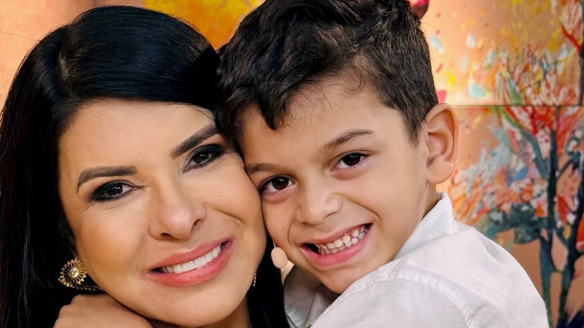 Após anos sem revelar o rosto do filho, Mara Maravilha mostra Miguel Benjamin em nova foto ...