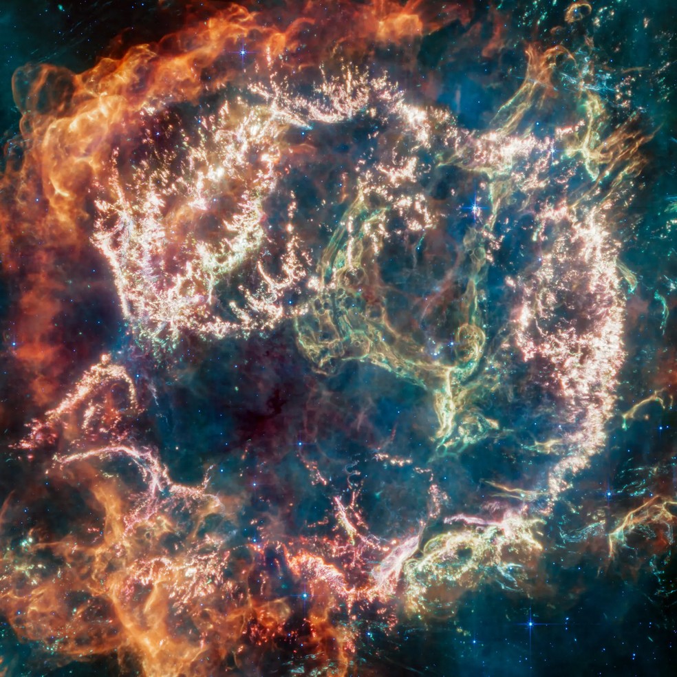 Nasa mostra explosões de supernovas em vídeo com imagens coletadas durante 25 anos; assista