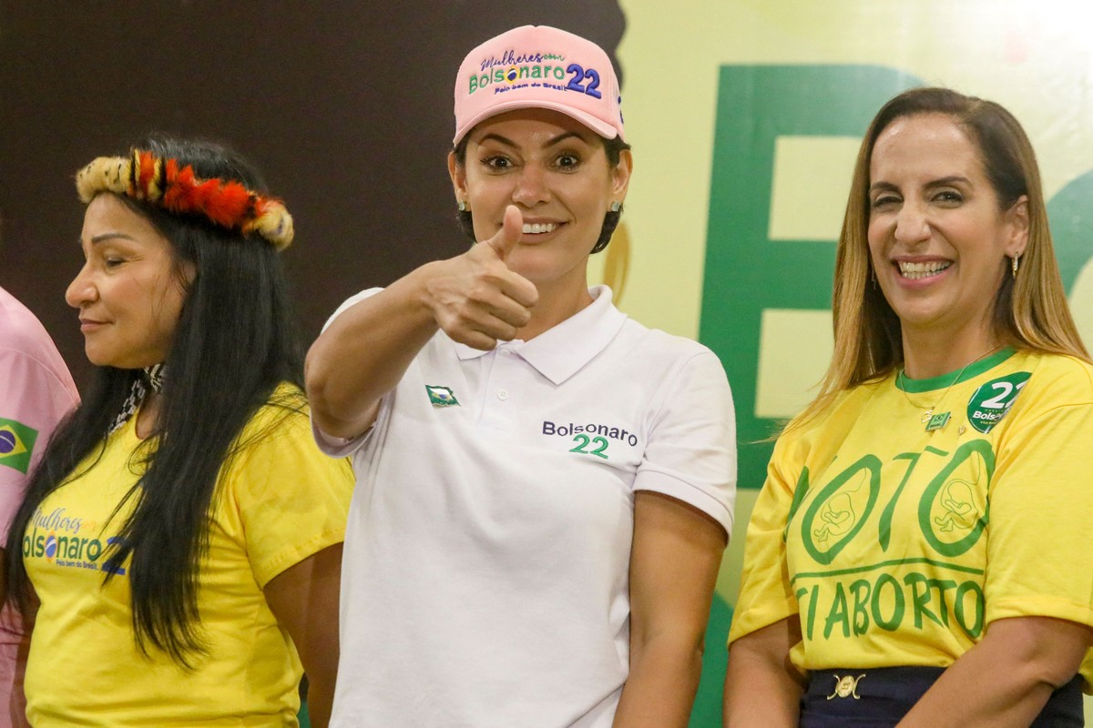 Michelle faz tour paralelo pela reeleição focada no voto feminino