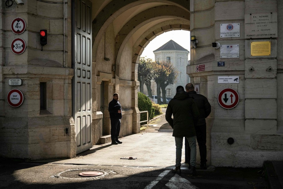 Dois presos usam serras e lençóis para escapar de prisão na França