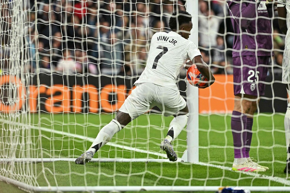 Vini Jr empata com Ronaldo como brasileiro com mais gols na história do ...