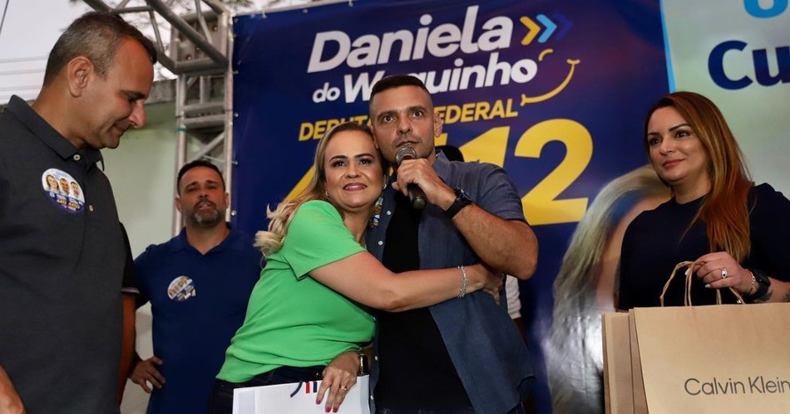 PM investiga oficiais com cargos de comando que subiram em palanques de candidatos aliados a ...