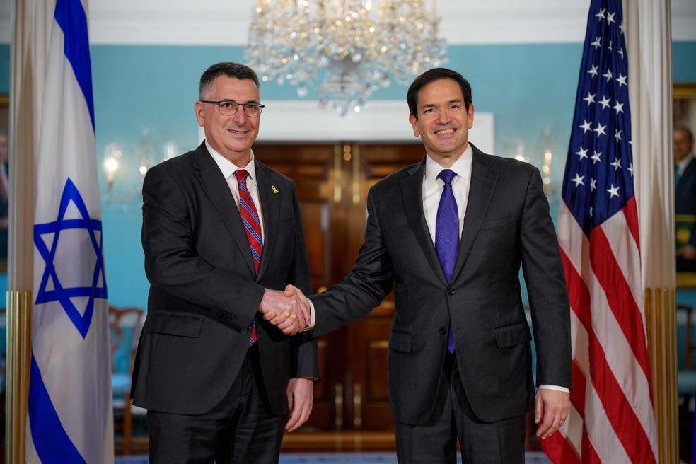 Trump preside reunião sobre Gaza na Casa Branca, enquanto Exército de ...