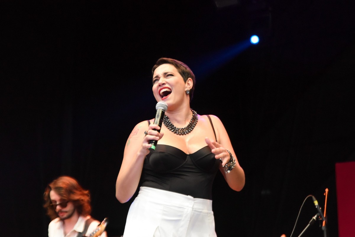 Liz Rosa abre a programação de shows deste sábado no Rio Gastronomia