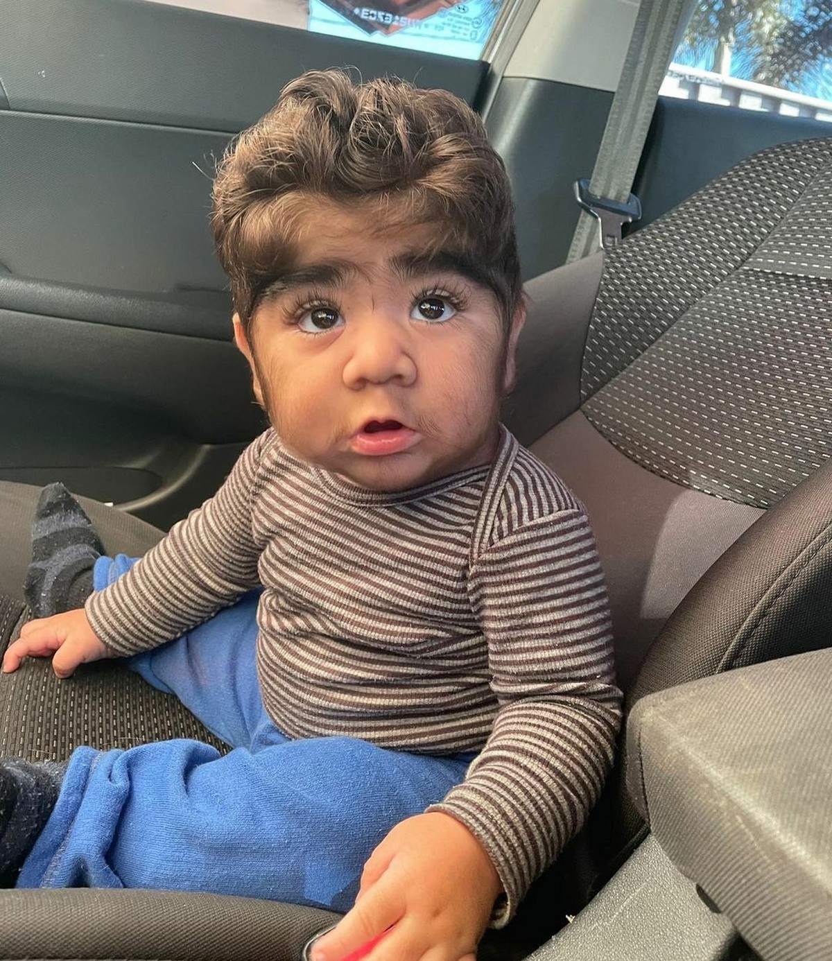 Bebê brasileiro que nasceu com barba viraliza no TikTok; veja vídeos