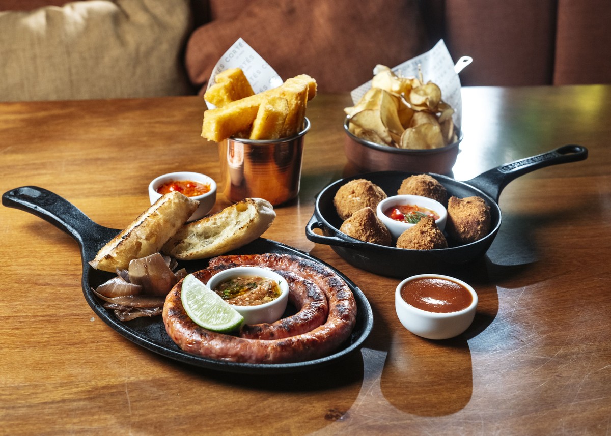 Bar Cortés tem comidinhas saborosas para compartilhar, drinques ...