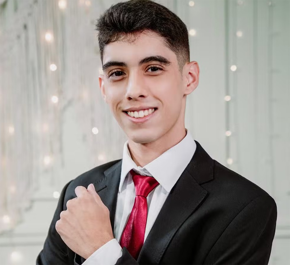 Número de redações nota 1 mil no Enem bate recorde puxado por mulheres