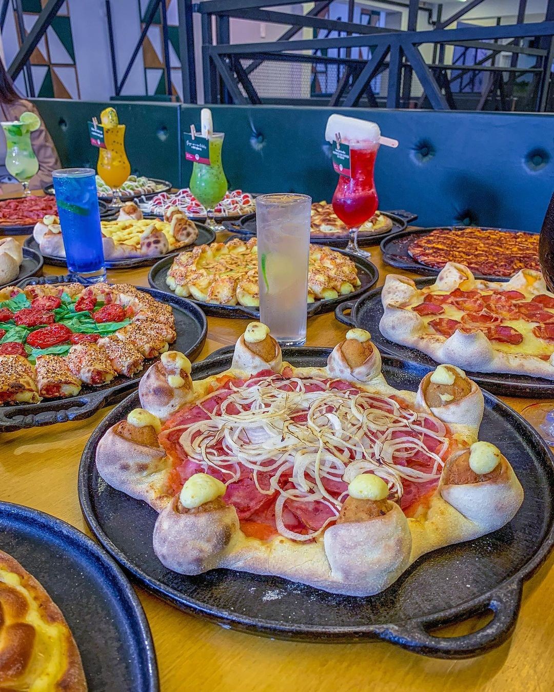 ‘Bizarrice gastronômica'? Pizza de pudim impressiona clientes e divide ...