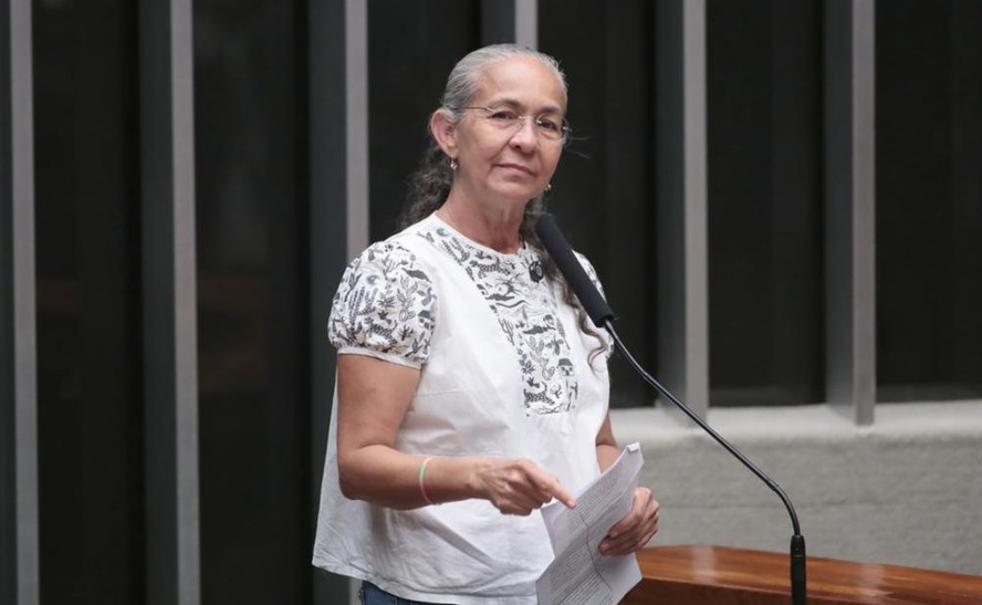 Ex-aliada de Lula, Heloísa Helena toma posse na Câmara e promete não se ...