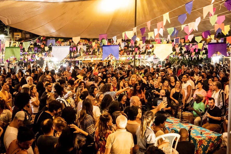 Festas juninas em Niterói começam com samba, forró e pagode