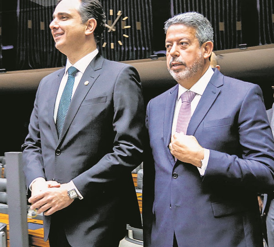 O aperto de mãos de Lira e Pacheco