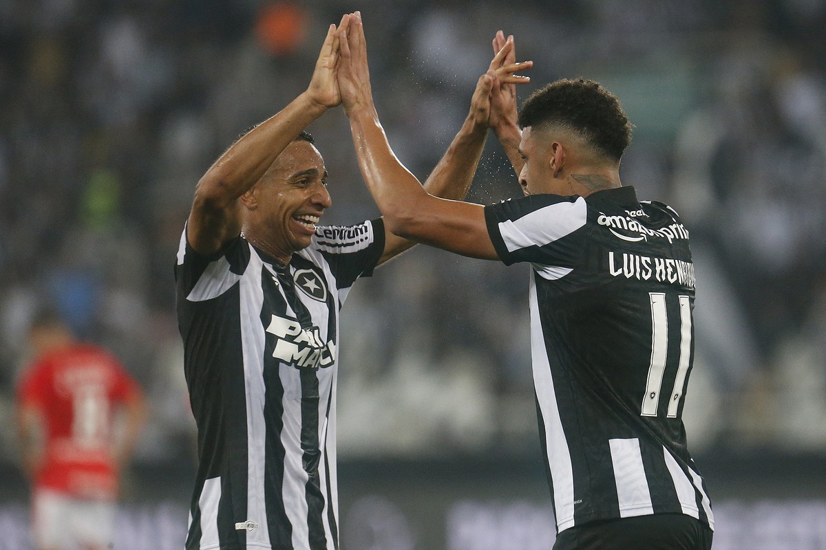 Análise: Inesgotável, Botafogo se reinventa contra o Internacional para ...