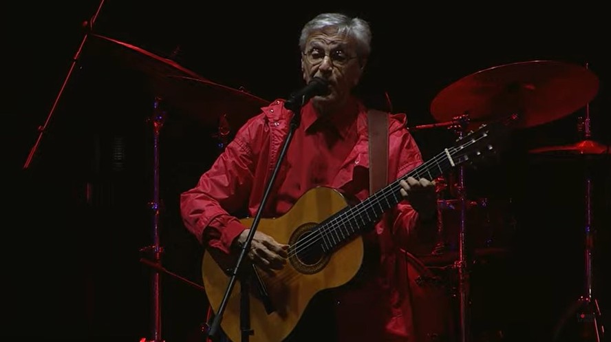 Caetano Veloso: leia um trecho do livro que reúne críticas e ...