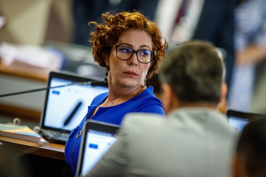Carla Zambelli presta depoimento à PF sobre suposta contratação de ...
