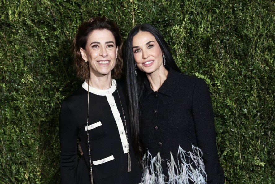 Fernanda Torres posa com Demi Moore em evento pré-Bafta, em Londres ...