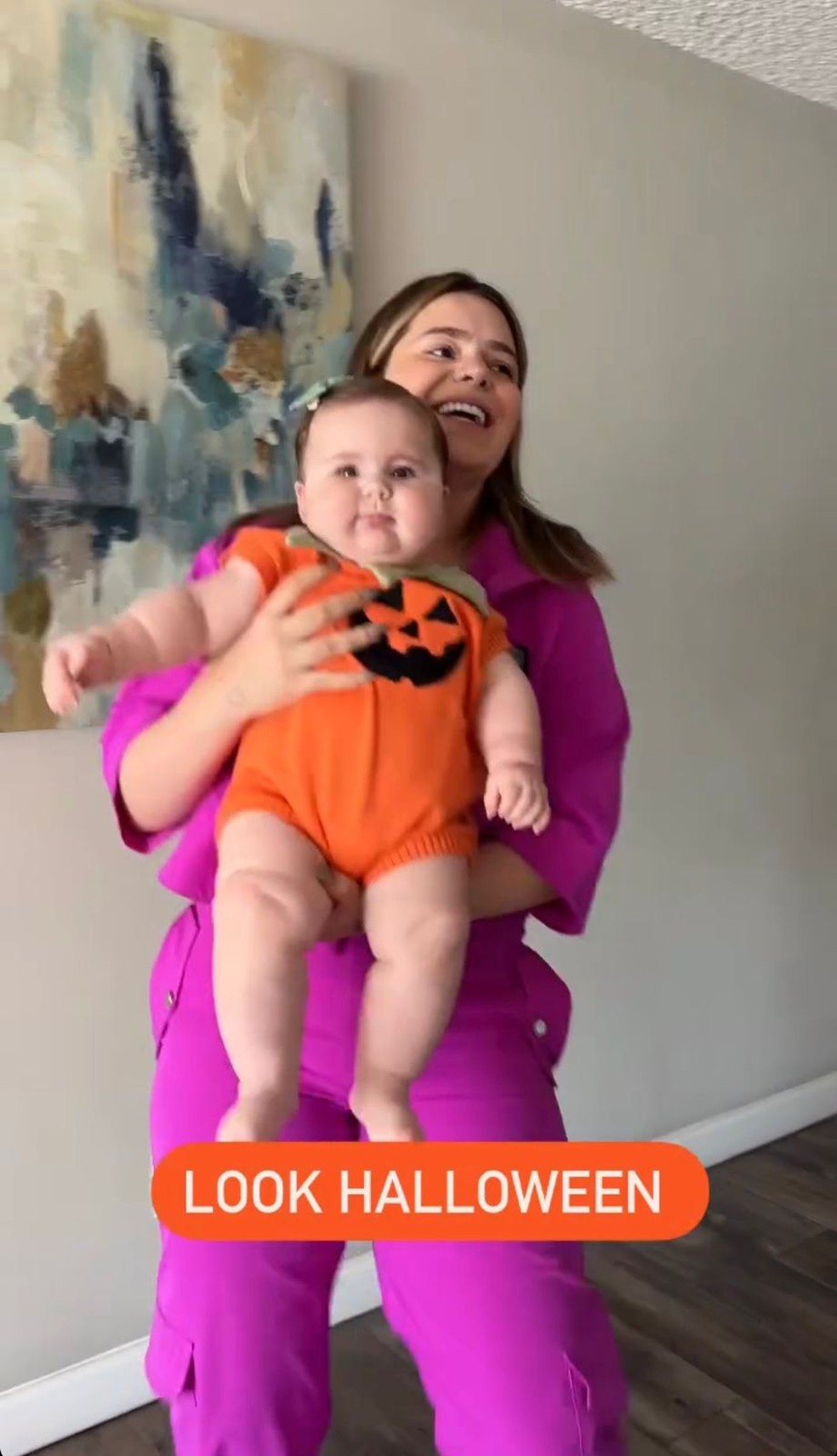 Viih Tube mostra Lua Di Felice fantasiada em clima de Halloween