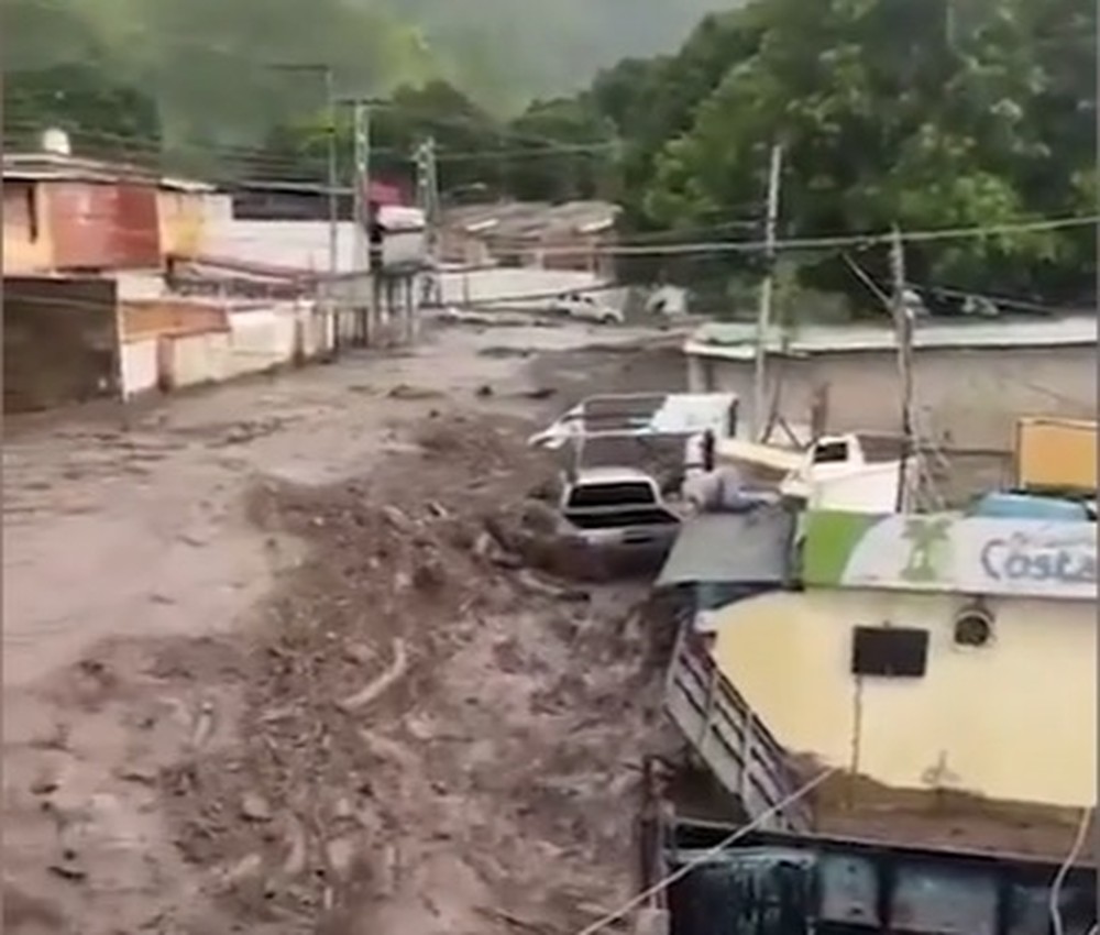 Nova enchente deixa três mortos e provoca desastres devido às chuvas na ...