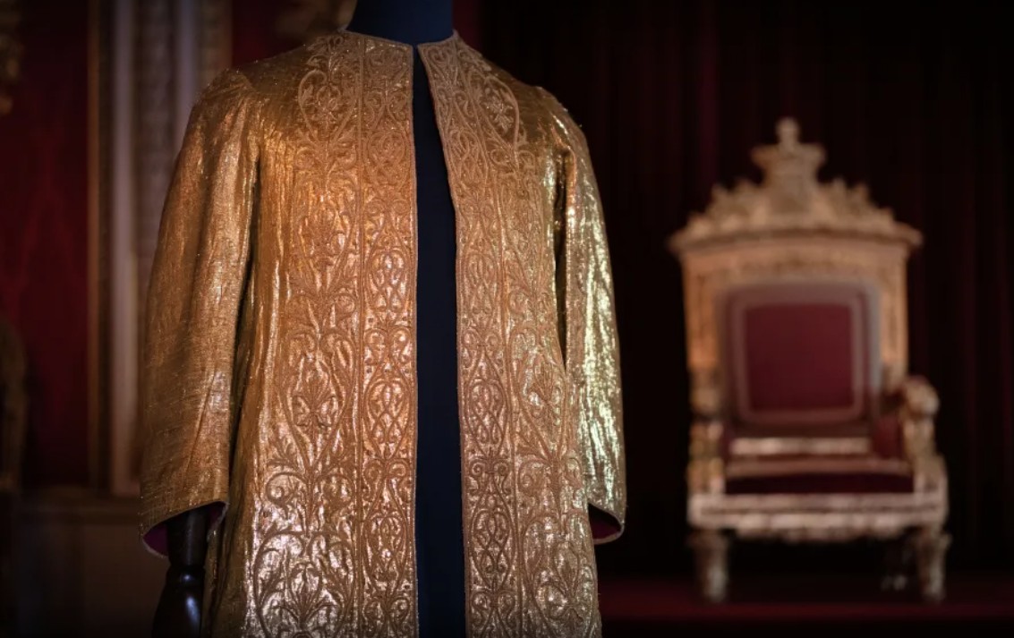 Lula chega a Londres para coroação de Charles III e encontro com premier