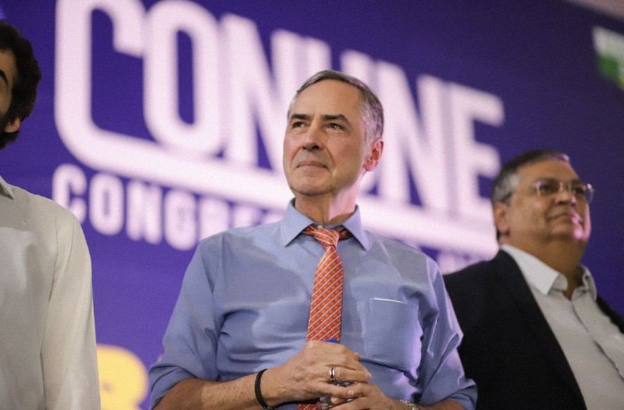 Barroso é hostilizado em evento da UNE e reage: 'Nós derrotamos o ...