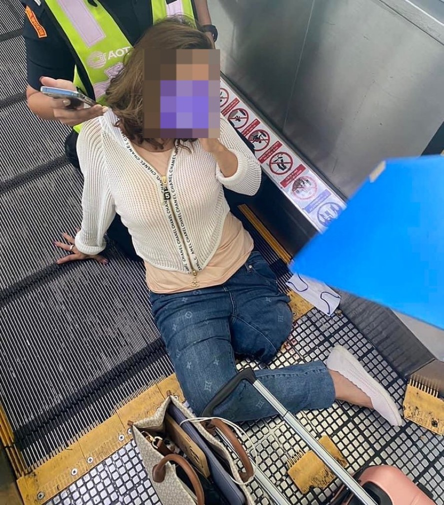 Turista perde perna em escada rolante no aeroporto de Bangkok, na Tailândia