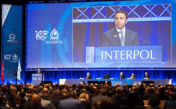Interpol completa 100 anos com polêmica sobre alertas vermelhos; veja ...