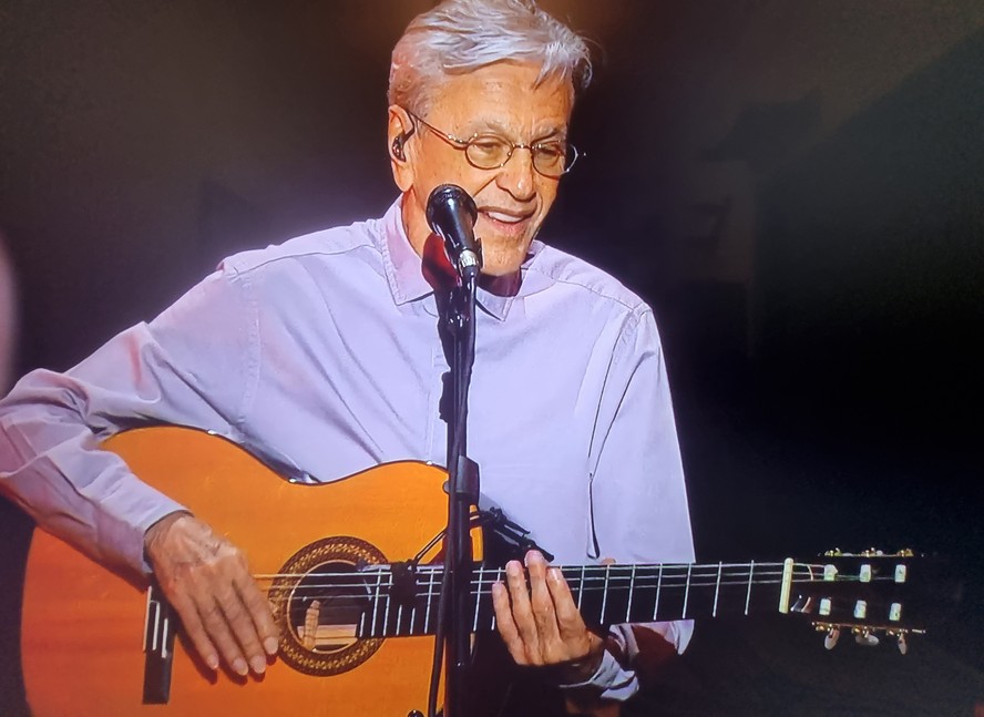 Caetano Veloso celebra 80 anos em live e lembra da primeira vez como ...