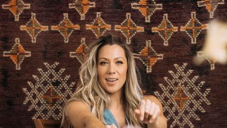 Colbie Caillat, artista mais ouvida por Anitta, volta ao Brasil e ...