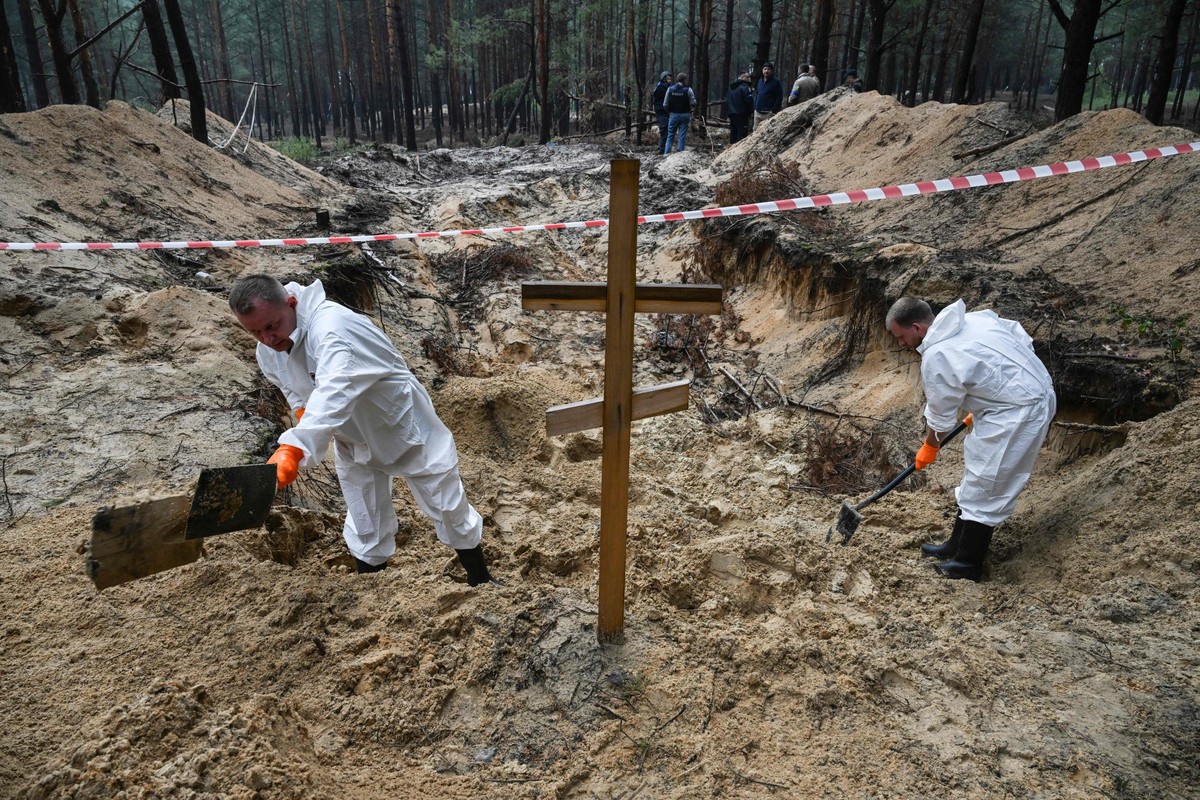 UE quer tribunal para crimes de guerra após descoberta de valas comuns ...