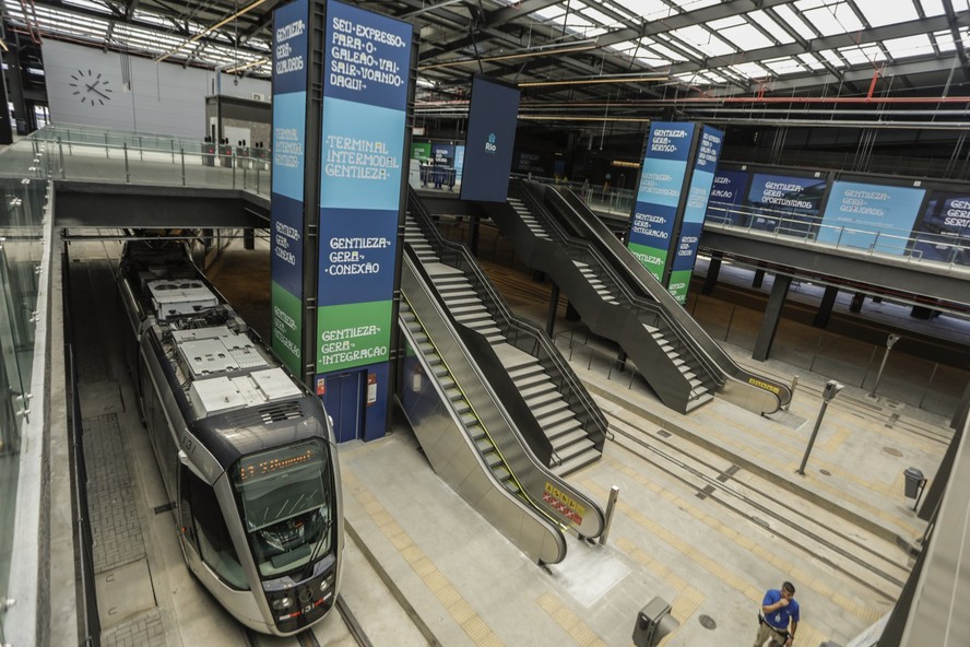 Linha 4 do VLT começa a circular ligando o Terminal Gentileza à Praça XV