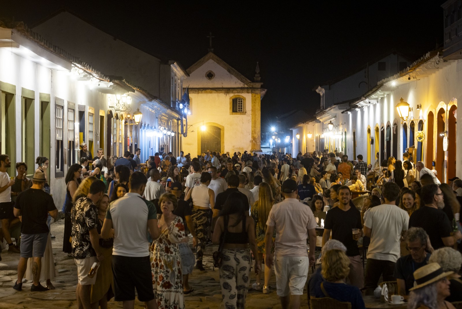 Balanço da Flip 2024: após crises, evento se renova com um olho na ...