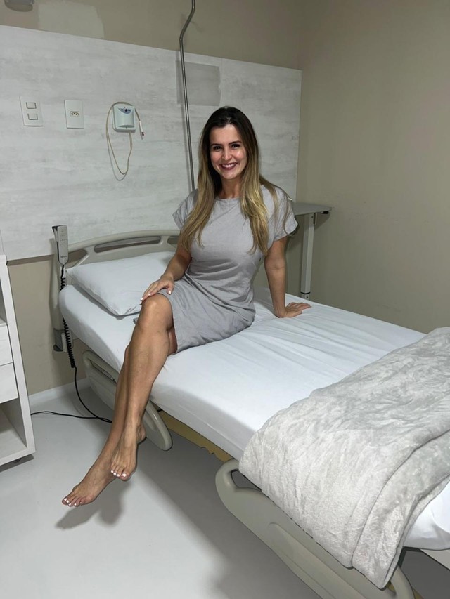 Enfermeira e criadora de conteúdo adulto muda o visual com cirurgias plásticas a pedido dos fãs ...