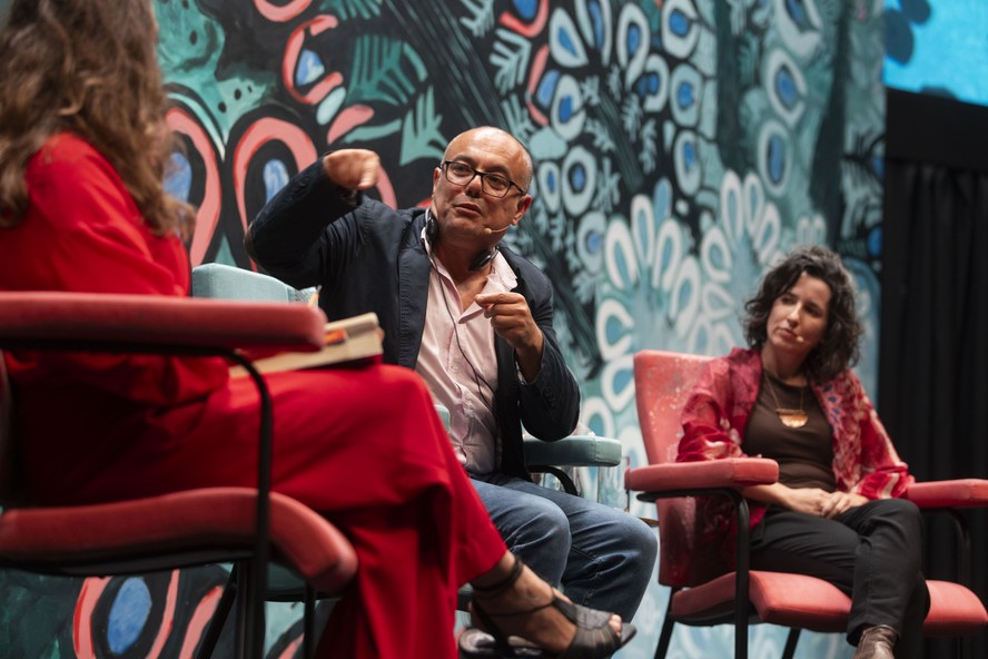 'A gente conseguia sentir o cheiro da morte', diz autor palestino Atef ...