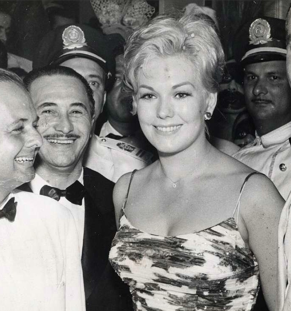 Estrela de Hollywood se arrumou para carnaval do Rio em cobertura à ...