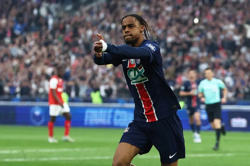 Barcelona prepara oferta de R$ 430 milhões por Barcola, do PSG, diz jornal