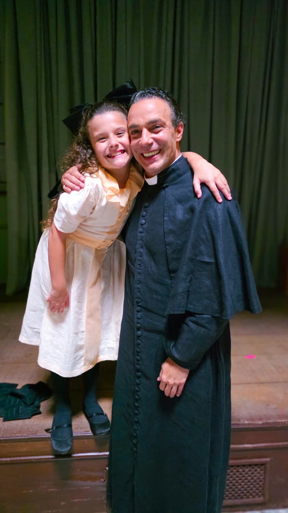 'A nobreza do amor': padre vivido por Marcelo Médici criará menina órfã ...