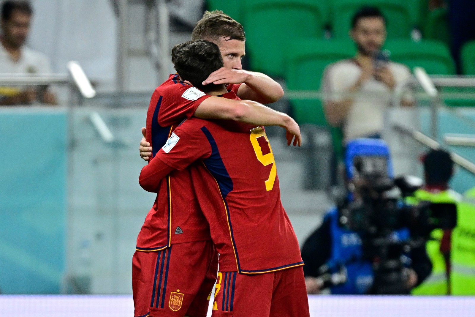 Calvo sem falha no cabelo? Zagueiro da Costa Rica rende memes na web