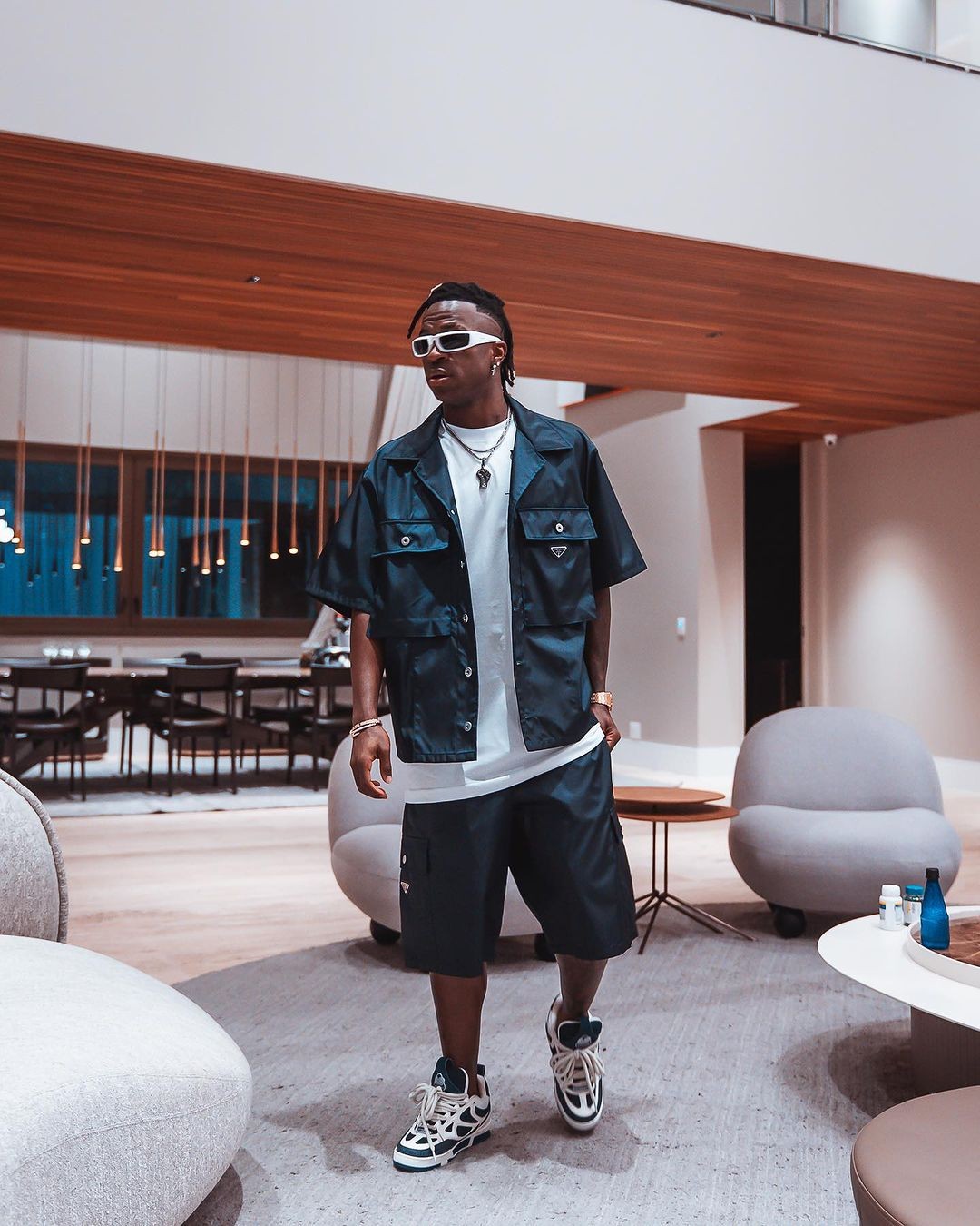 Casa de Vinicius Jr. no Rio: mansão do jogador tem boate particular ...