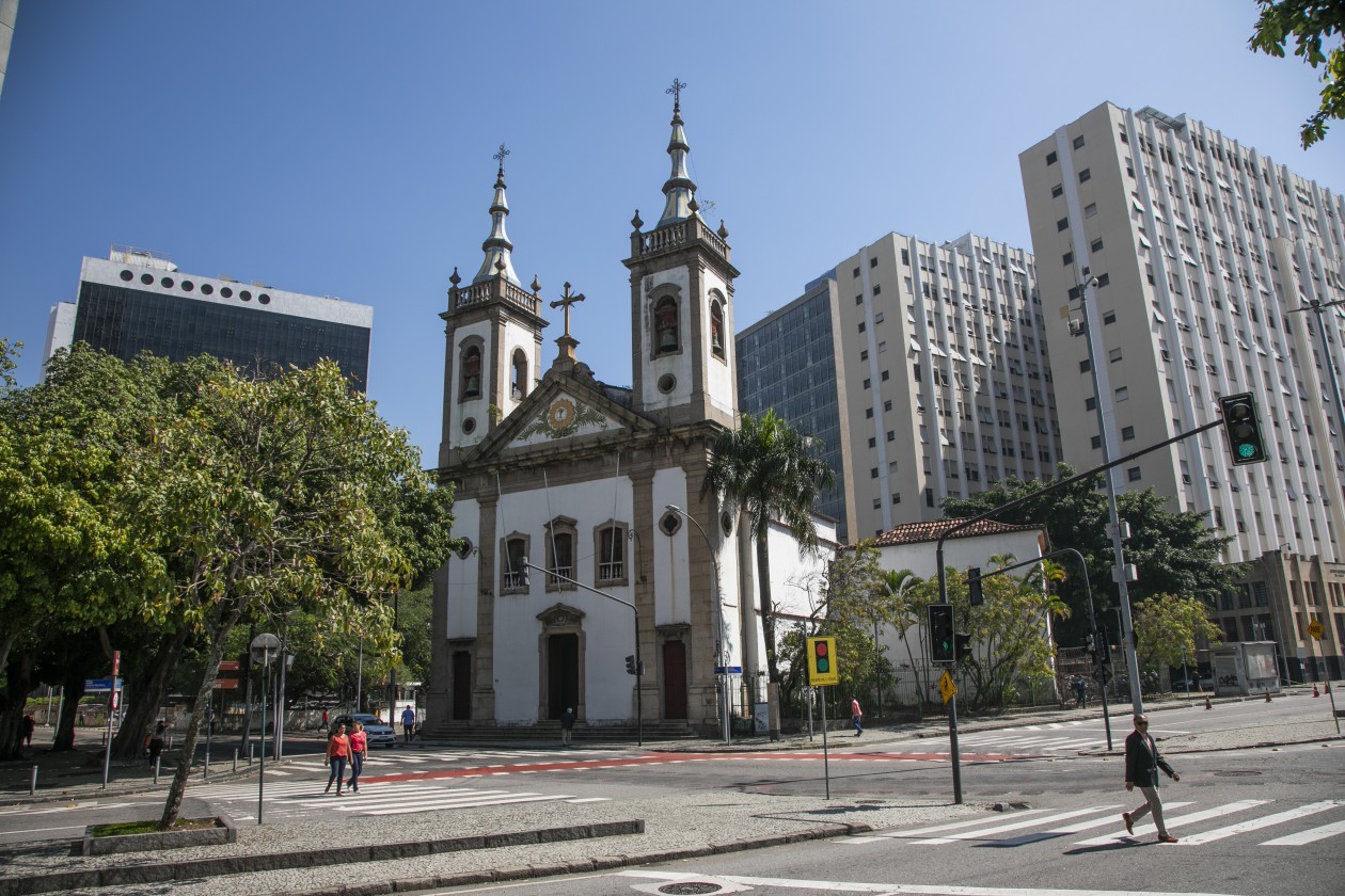 De santo 'convocado' contra invasão a batizado de princesa, igrejas ...