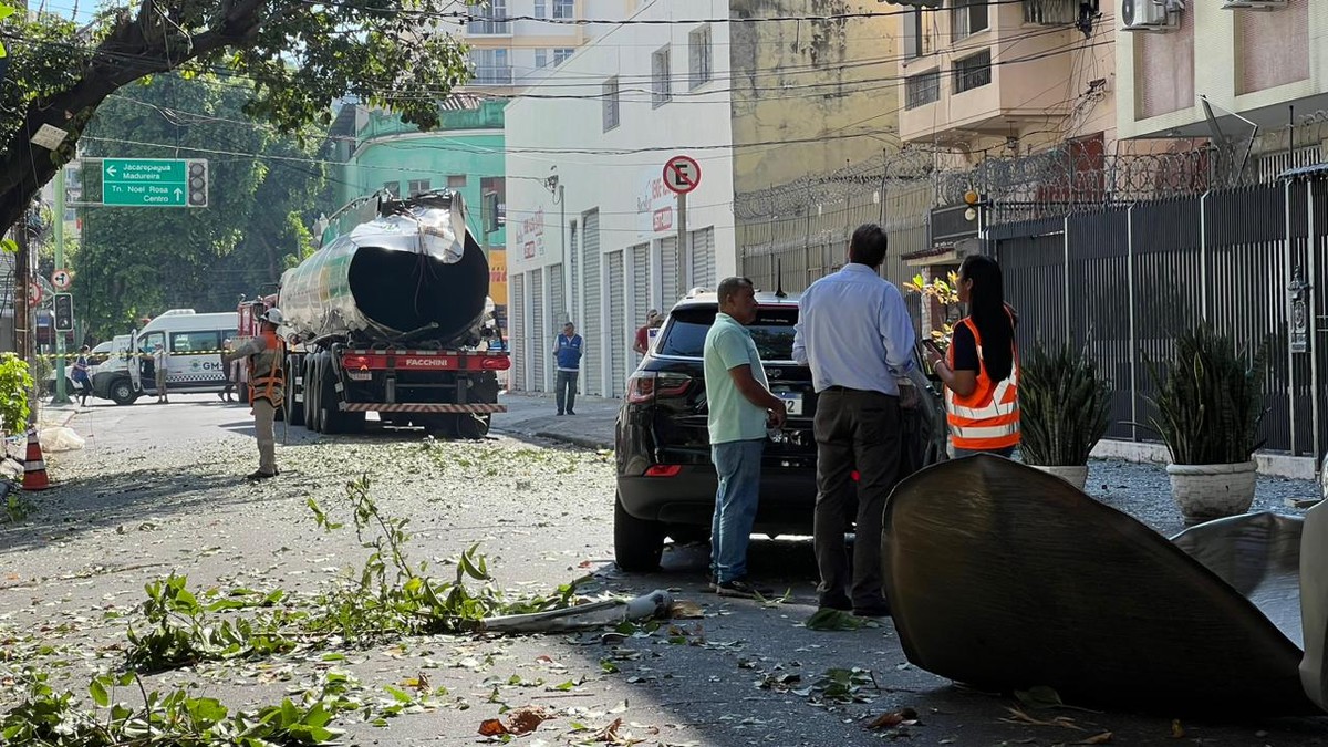 Explosão em caminhão-tanque assusta moradores e interdita rua em Vila ...