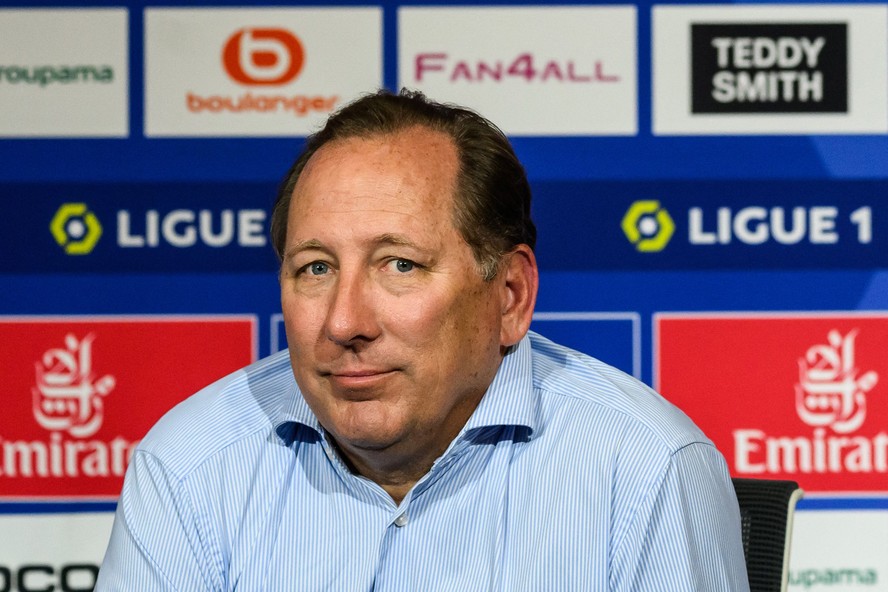 Rebaixamento de Lyon para a segunda divisão coloca pressão sobre John ...