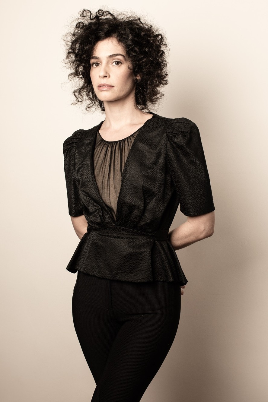 Maria Flor dirigirá e estrelará série criada por ela; Leticia Spiller e ...