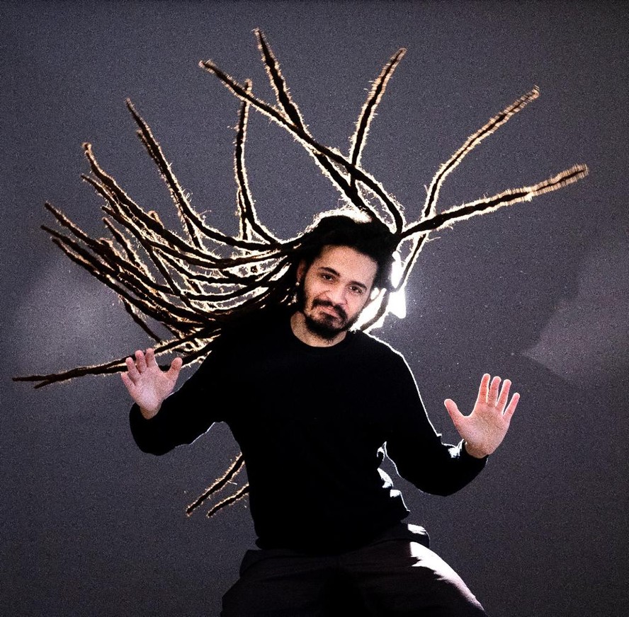 Chico Brown, o multi-instrumentista, vai se apresentar na Back2Black