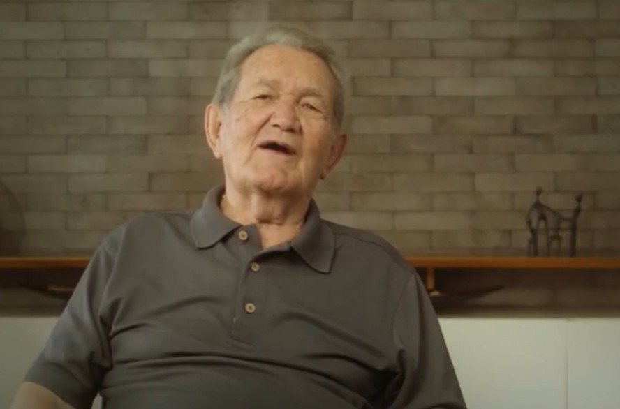 Morre Léo Batista, aos 92 anos. Relembre a carreira do jornalista