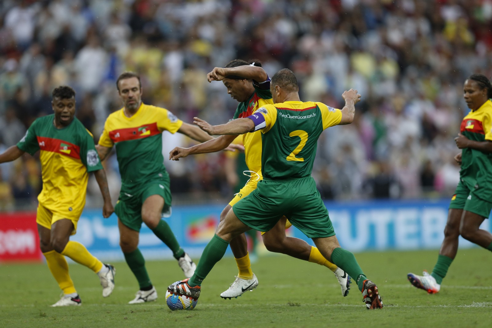 Futebol Solidário: Ronaldinho Gaúcho comanda festa em amistoso de ...