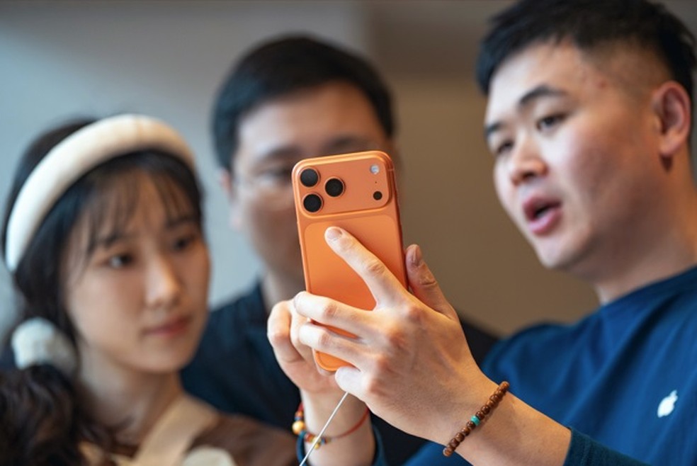 iPhone 17: vendas do novo modelo da Apple começam com filas na porta de ...