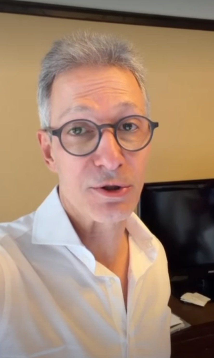 Zema diz que contato de Flávio Bolsonaro com Vorcaro é 'um tapa na cara ...