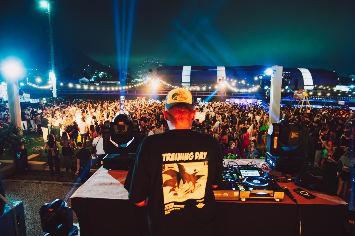 Ploc, reggaeton, piscina e hambúrguer liberado: veja as festas que ...