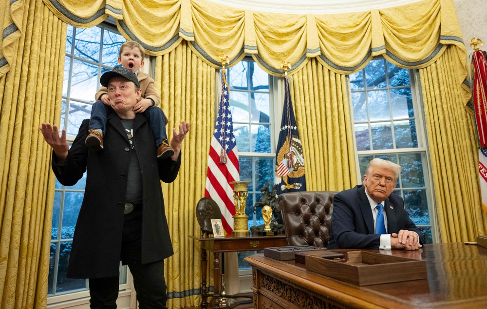 Filho 'fofo e inquieto' de Elon Musk rouba a cena em 1ª coletiva do pai ...