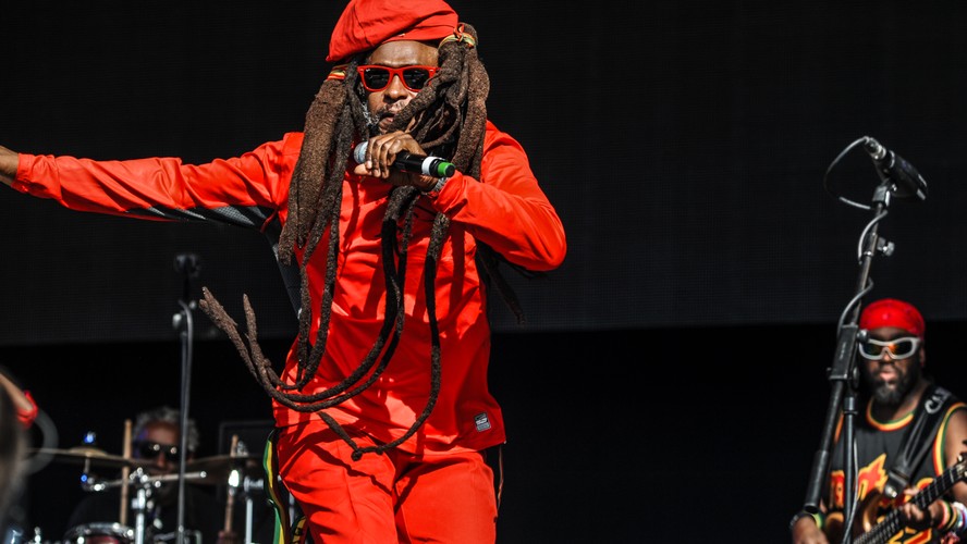 'Os políticos precisam ouvir reggae', diz vocalista do Steel Pulse, de ...