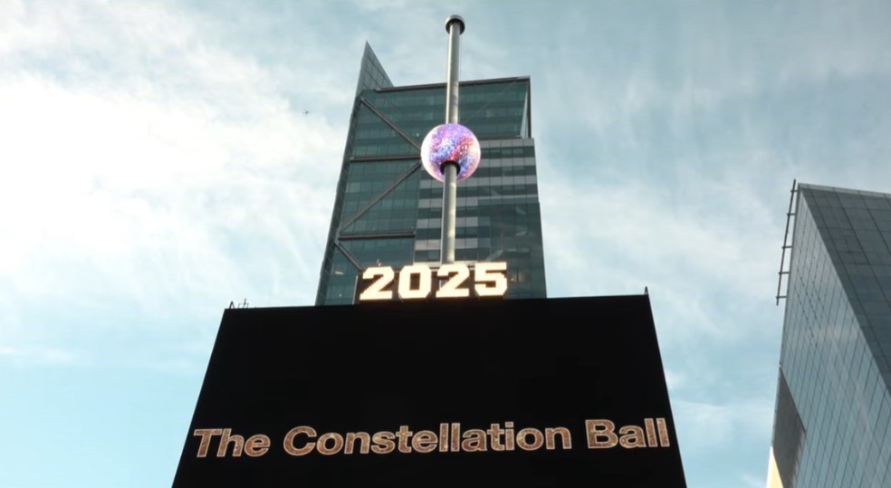 Com 3,81 metros, 5,6 mil kg e 5,2 mil cristais: Bola da Times Square ...